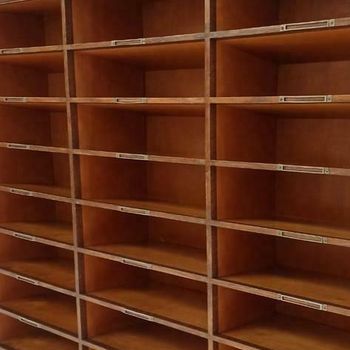 Vintage Houten Postsorteer Postvakjes Kast Wandmeubel | Boekenkast ...