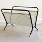 Bekijk Vintage Geperforeerd Metalen Tijdschriftenrek / Krantenmand ...